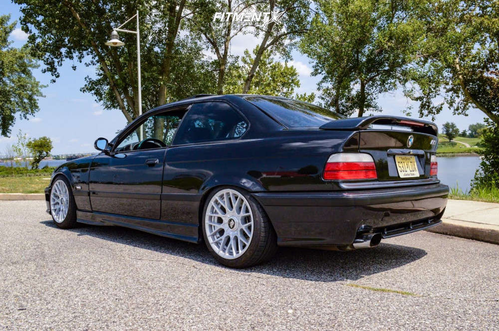 1995 BMW M3 Base with 17x9 Rotiform Rse and Continental 235x40 on ...