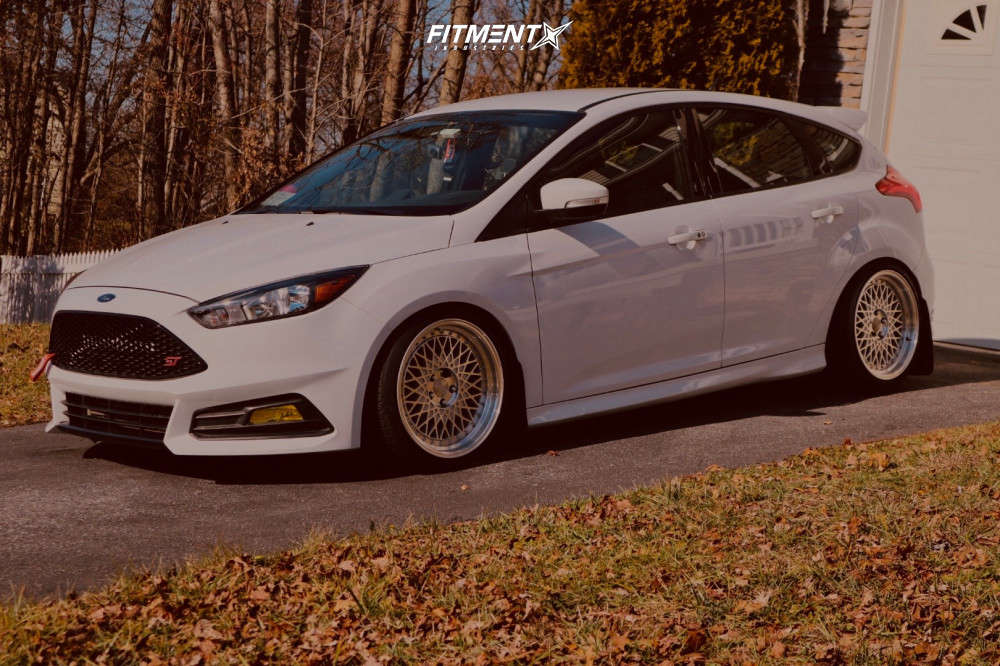 2017 Ford Focus ST with 18x9 Avant Garde M220 and Nankang 215x40 on ...