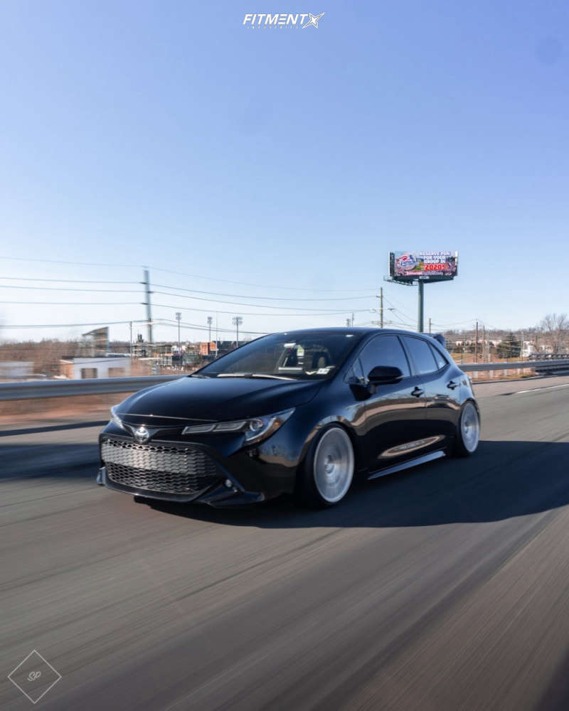 2019 Toyota Corolla XSE with 18x9.5 Rotiform Blq and Nitto 215x40 on ...