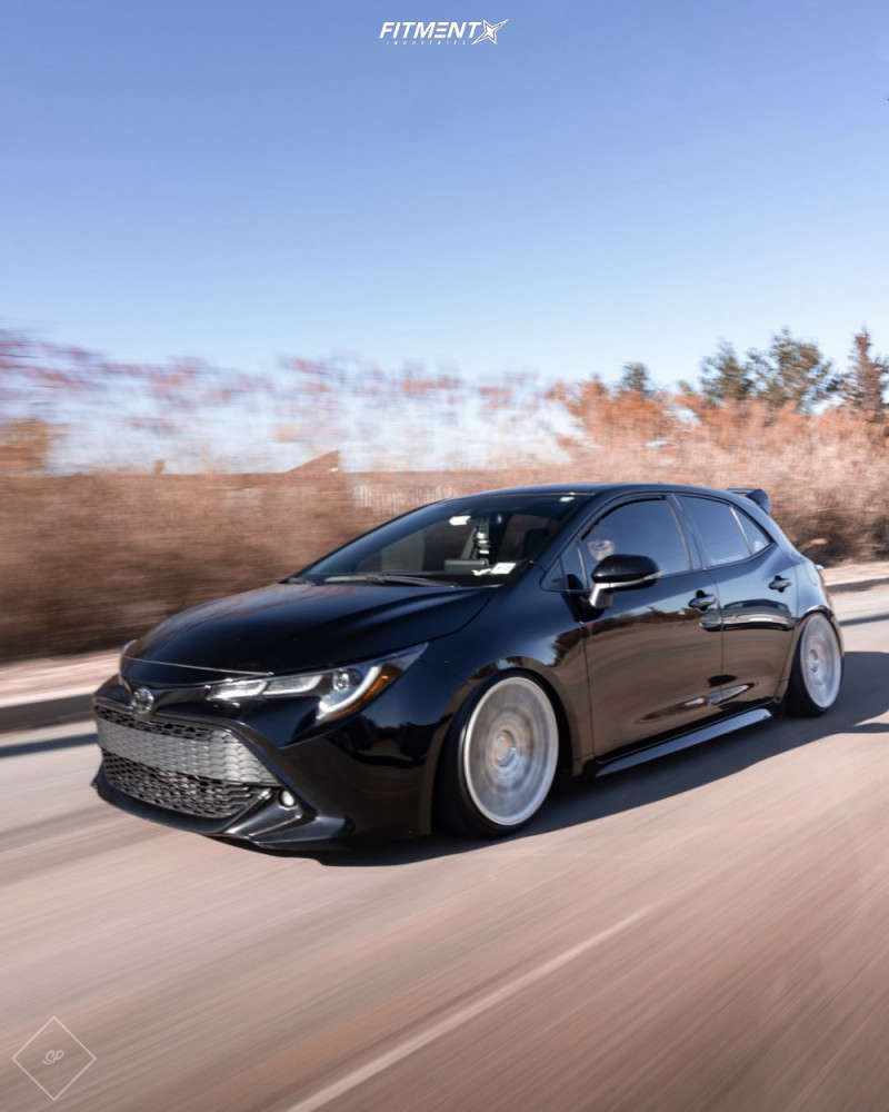 2019 Toyota Corolla XSE with 18x9.5 Rotiform Blq and Nitto 215x40 on ...