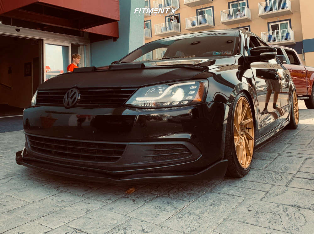 2011 Volkswagen Jetta SE with 18x8.5 F1R F29 and Michelin 235x40 on ...