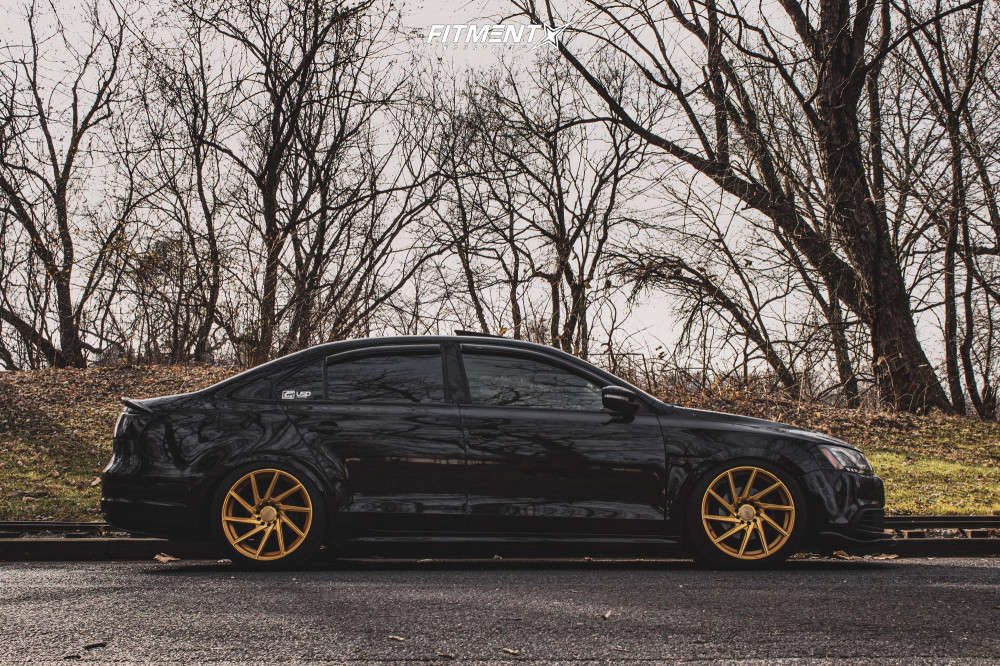 2011 Volkswagen Jetta SE with 18x8.5 F1R F29 and Michelin 235x40 on ...