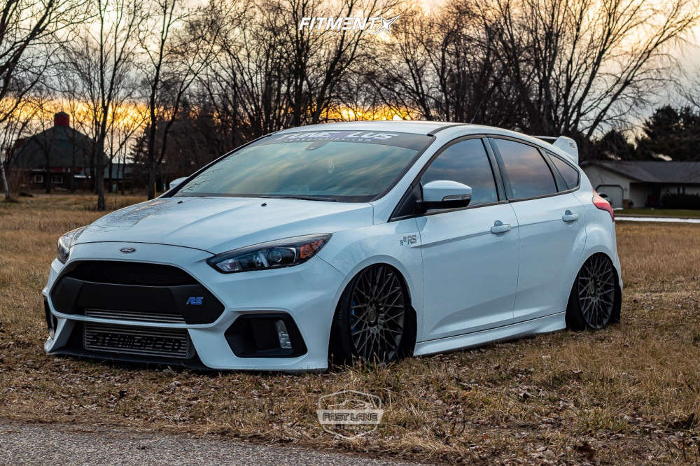 2016 Ford Focus RS with 19x8.5 Niche Citrine and Michelin 215x35 on Air ...