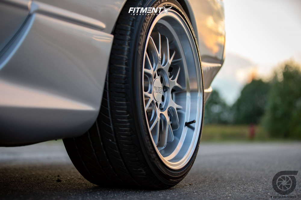 1992 Nissan Skyline R32 Base with 18x9.5 F1R F21 and Yokohama 255x35 on ...