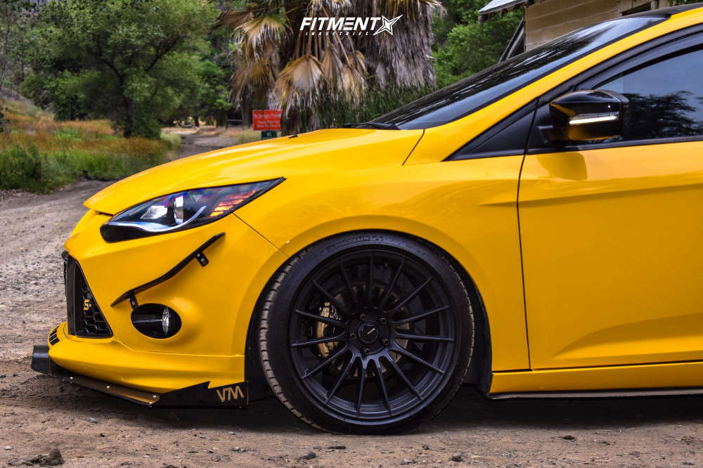 2014 Ford Focus S with 18x9.5 Ambit Re02 and Michelin 235x40 on ...
