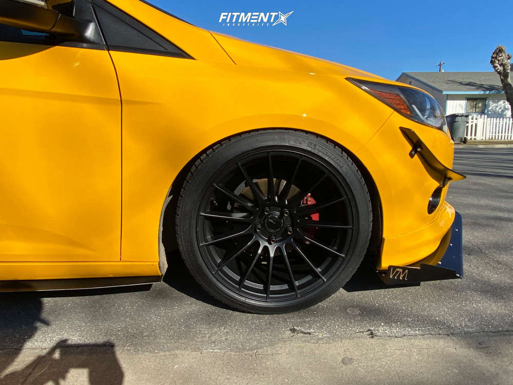 2014 Ford Focus S with 18x9.5 Ambit Re02 and Michelin 235x40 on ...
