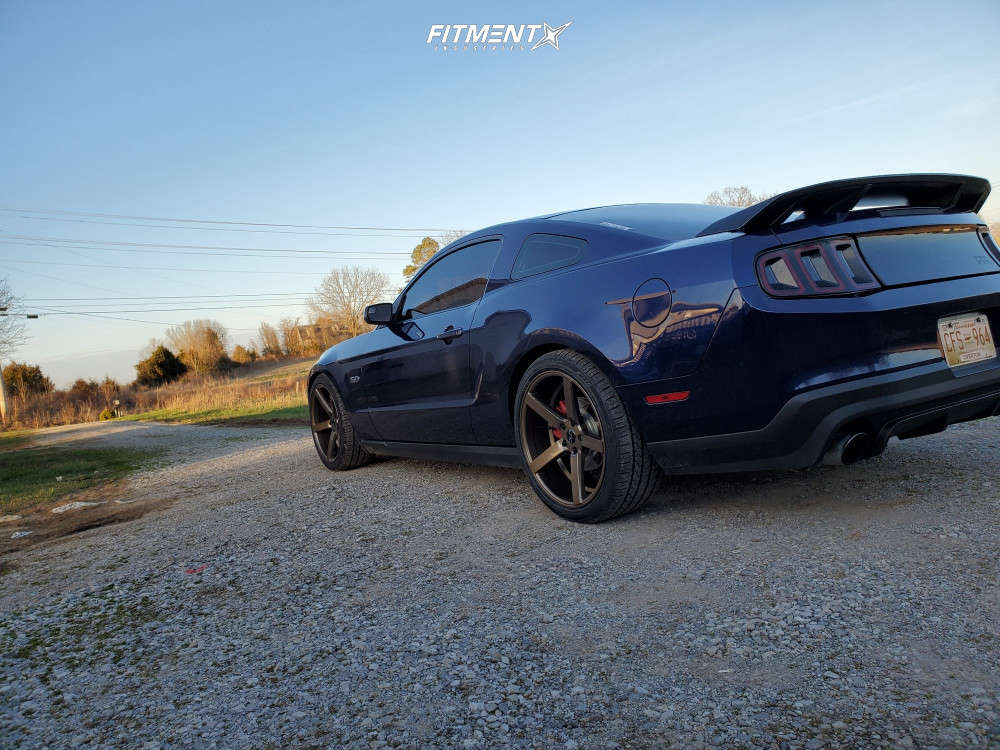 2011 Ford Mustang GT with 20x9.5 JNC Jnc026 and Lexani 275x35 on ...