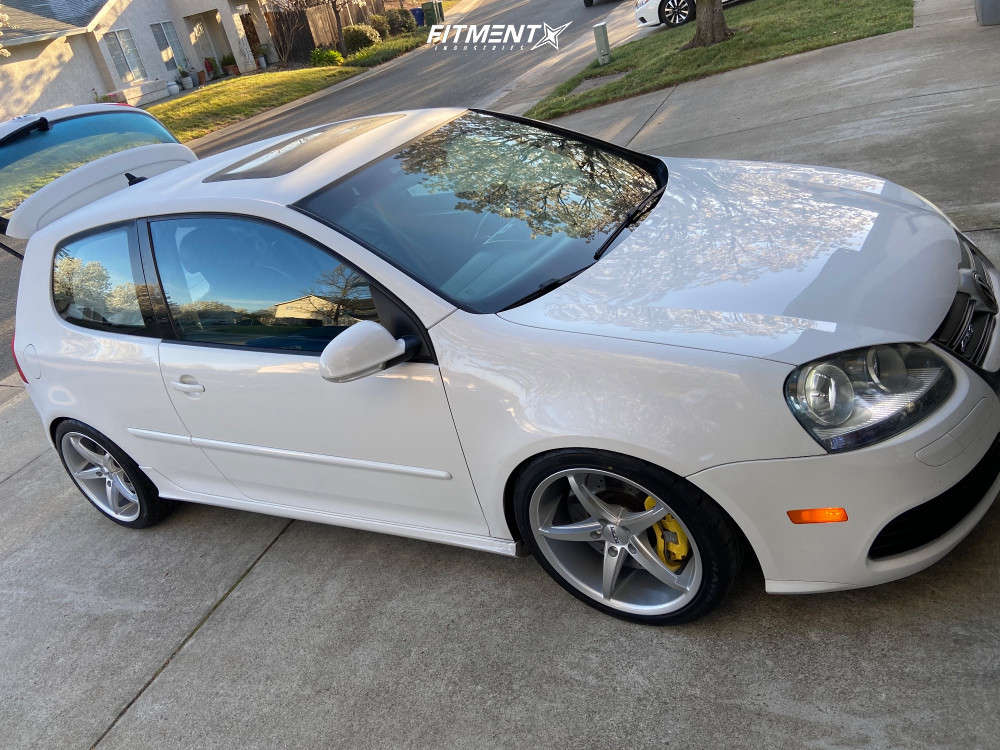 2008 Volkswagen R32 Base with 18x8 Touren TR70 and Firestone 225x40 on ...