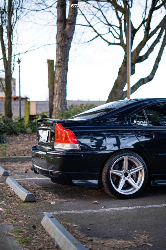 2006 Volvo S60 R with 18x9 Advanti Racing Cammino and Nitto 235x40 on ...