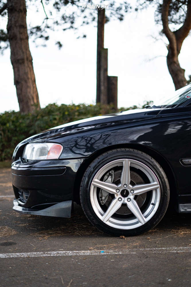 2006 Volvo S60 R with 18x9 Advanti Racing Cammino and Nitto 235x40 on ...