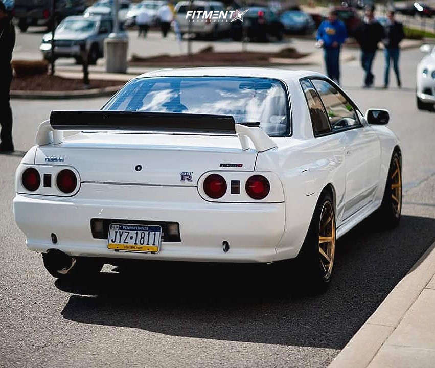 1990 Nissan Skyline GT-R with 17x9 STR 903 and Federal 255x40 on ...