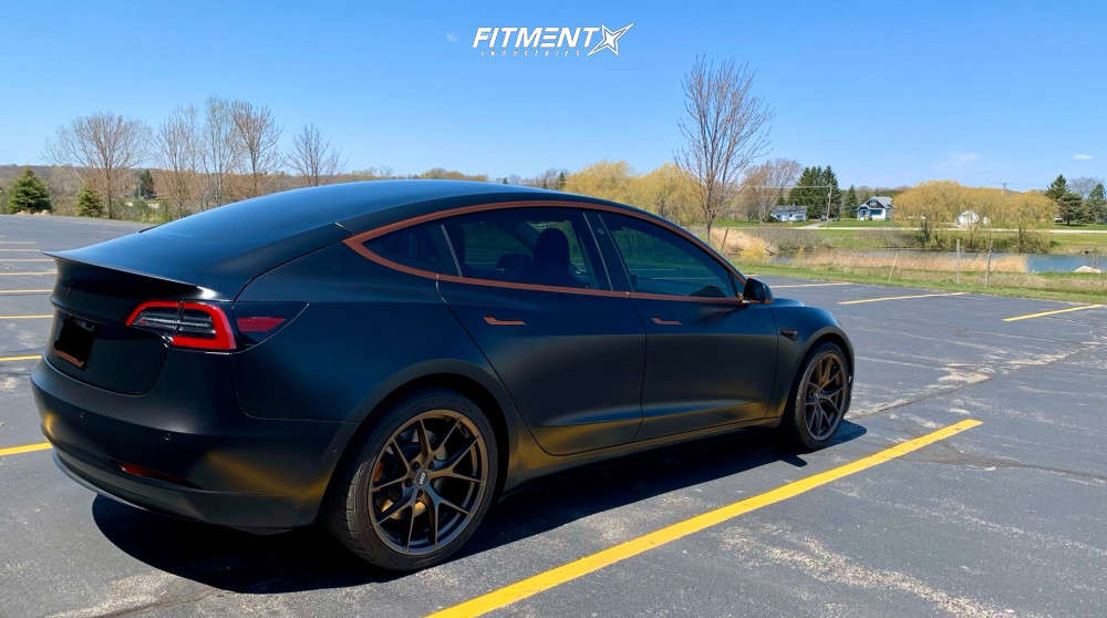 2018 Tesla 3 Long Range with 19x9.5 ESR RF2 and Nitto 265x35 on Stock ...