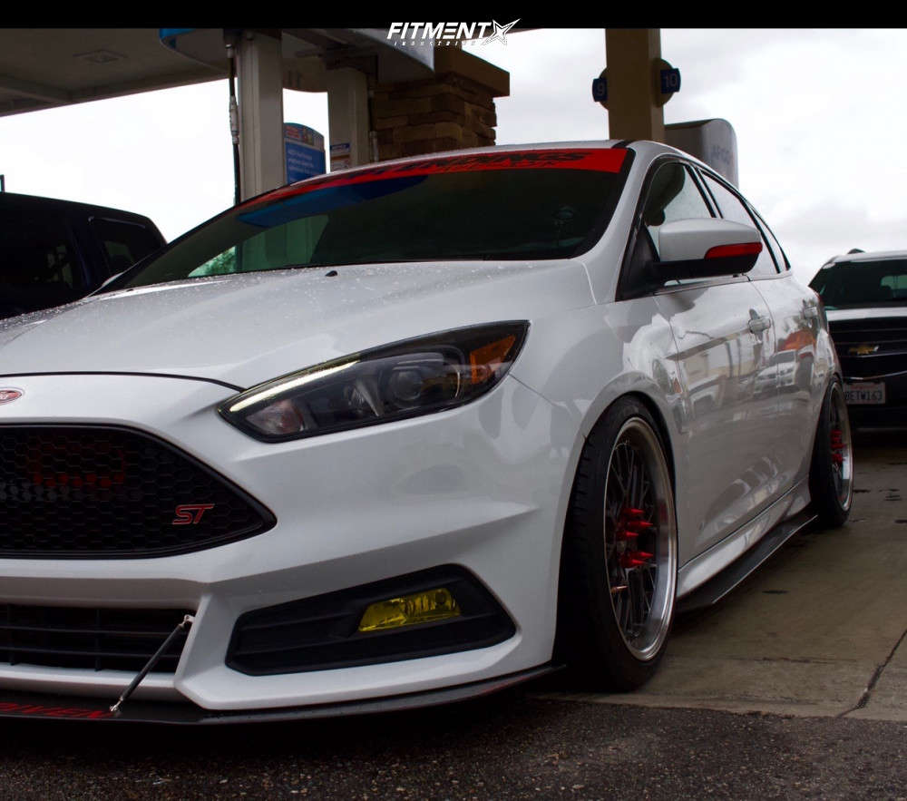 2017 Ford Focus ST with 18x8.5 ESR Cs11 and Road Hugger 225x40 on Stock ...