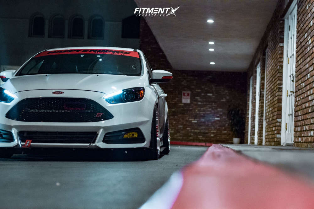 2017 Ford Focus ST with 18x8.5 ESR Cs11 and Road Hugger 225x40 on Stock ...