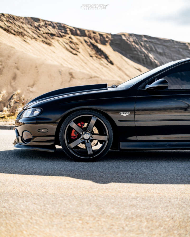 2005 Pontiac GTO Base with 19x8.5 MRR Vp5 and Toyo Tires 235x35 on ...