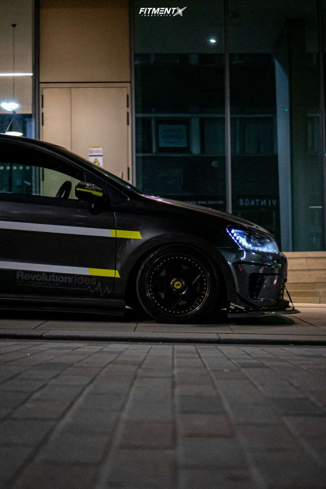 2013 Volkswagen Polo Base with 16x8 Autostrada Modena and Yokohama ...