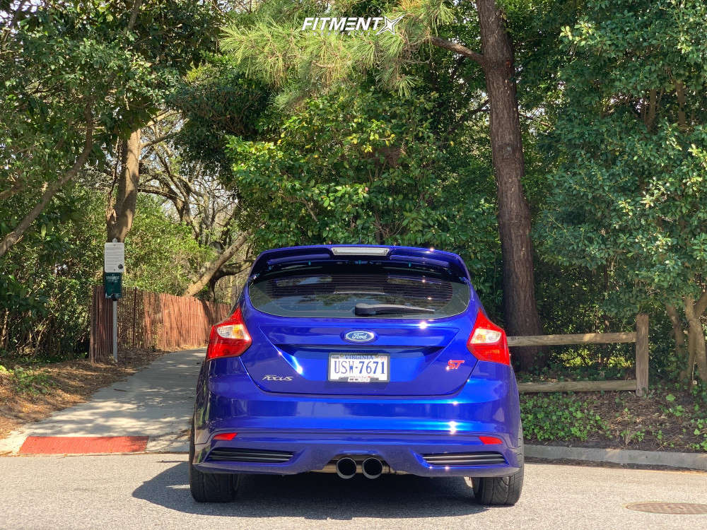 2014 Ford Focus ST with 18x8.5 Rotiform Rse and Nitto 225x40 on ...