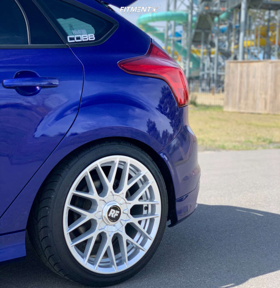 2014 Ford Focus ST with 18x8.5 Rotiform Rse and Nitto 225x40 on ...