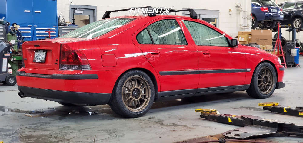 2004 Volvo S60 R with 17x8 Konig Hypergram and Hankook 235x45 on ...