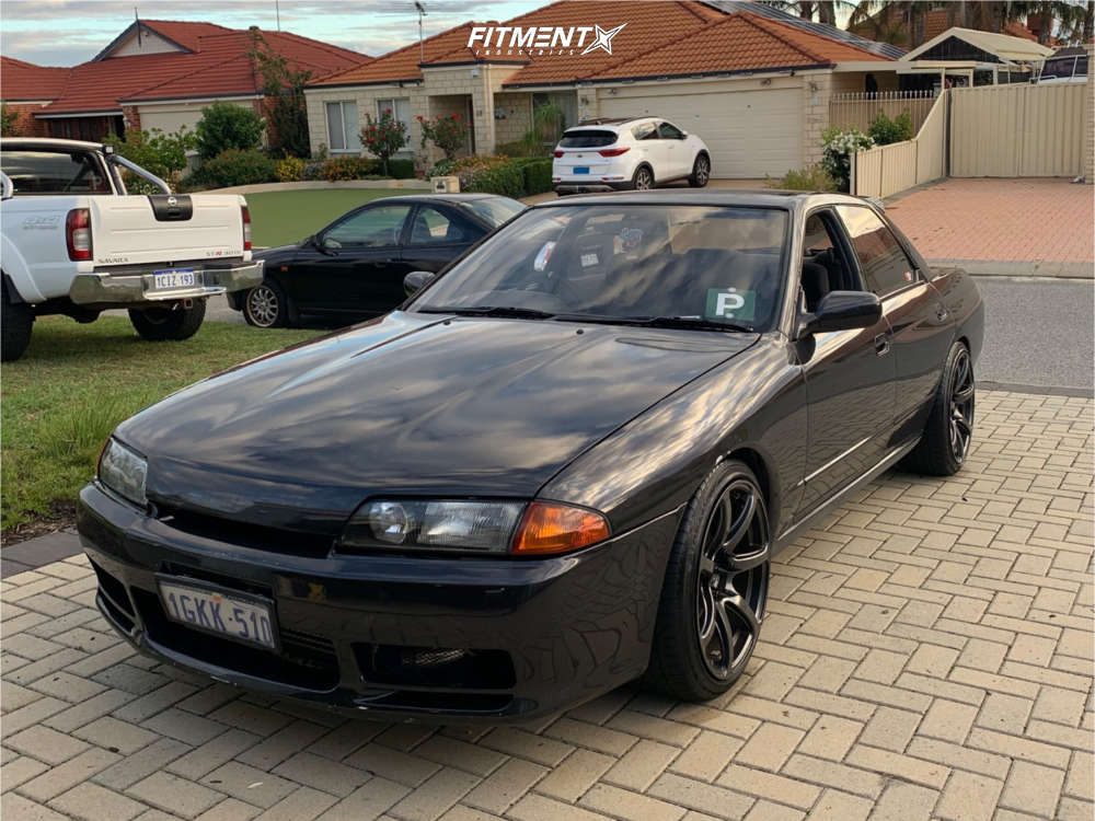1989 Nissan Skyline R32 Base with 18x9.5 Rota Vector Pro and Starfire ...