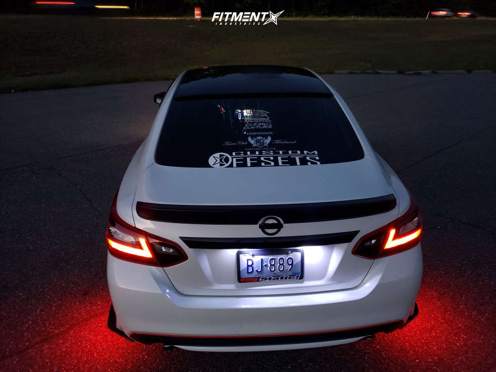 2018 Nissan Altima SR with 20x8.5 Sevizia Se429 and Achilles 245x35 on ...
