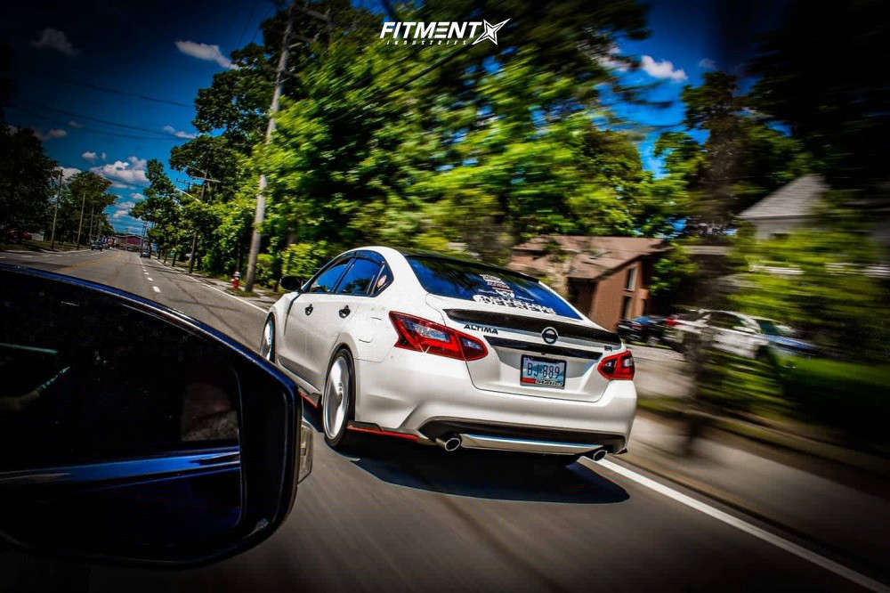 2018 Nissan Altima SR with 20x8.5 Sevizia Se429 and Achilles 245x35 on ...