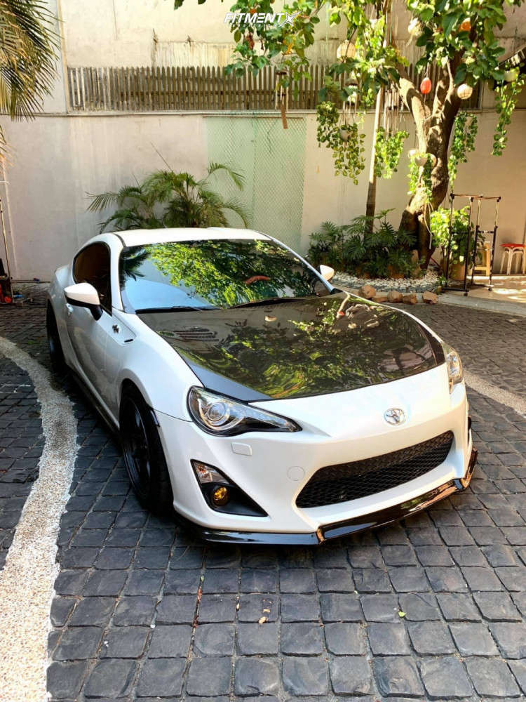 2014 Toyota 86 Base with 18x9.5 Rota Rkr and Westlake 235x40 on ...