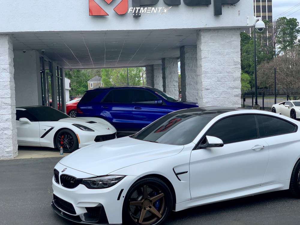 Bmw M4 White With Black Rims