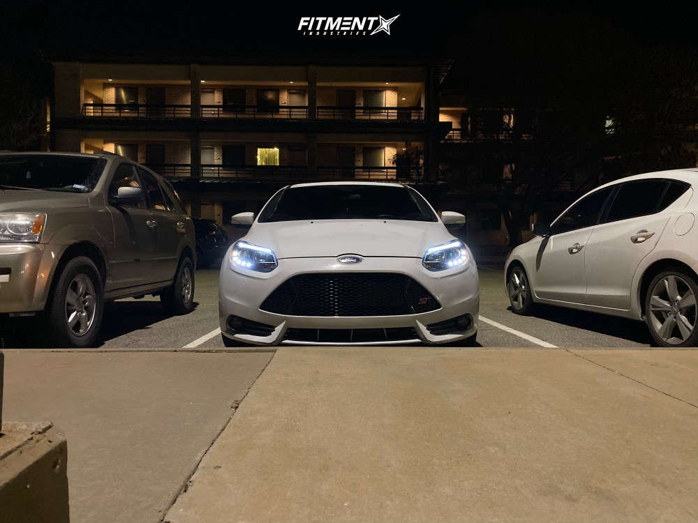 2014 Ford Focus ST with 18x8.5 Konig Hypergram and Pirelli 235x40 on ...