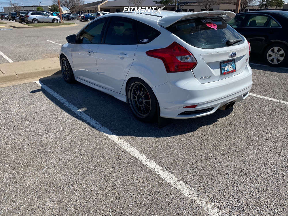 2014 Ford Focus ST with 18x8.5 Konig Hypergram and Pirelli 235x40 on ...